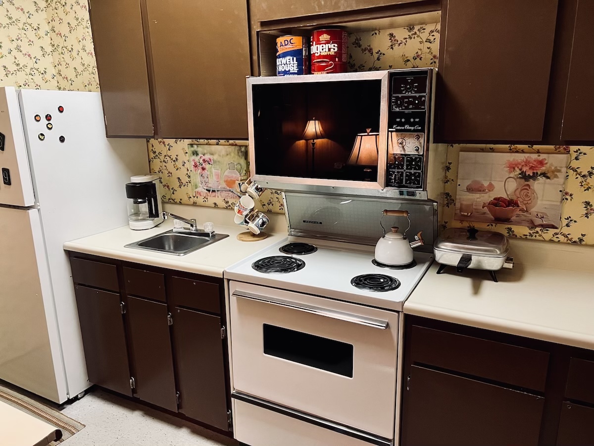 Maze Rooms - Whatever Happened to the Garretts [Review] - Room Escape ...